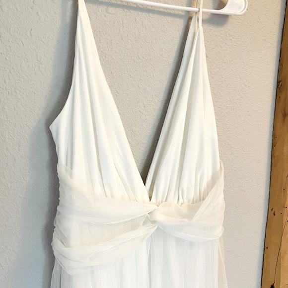 Luxxel | Dresses | Elegant White Dress With A Plunging Vline | Poshmark